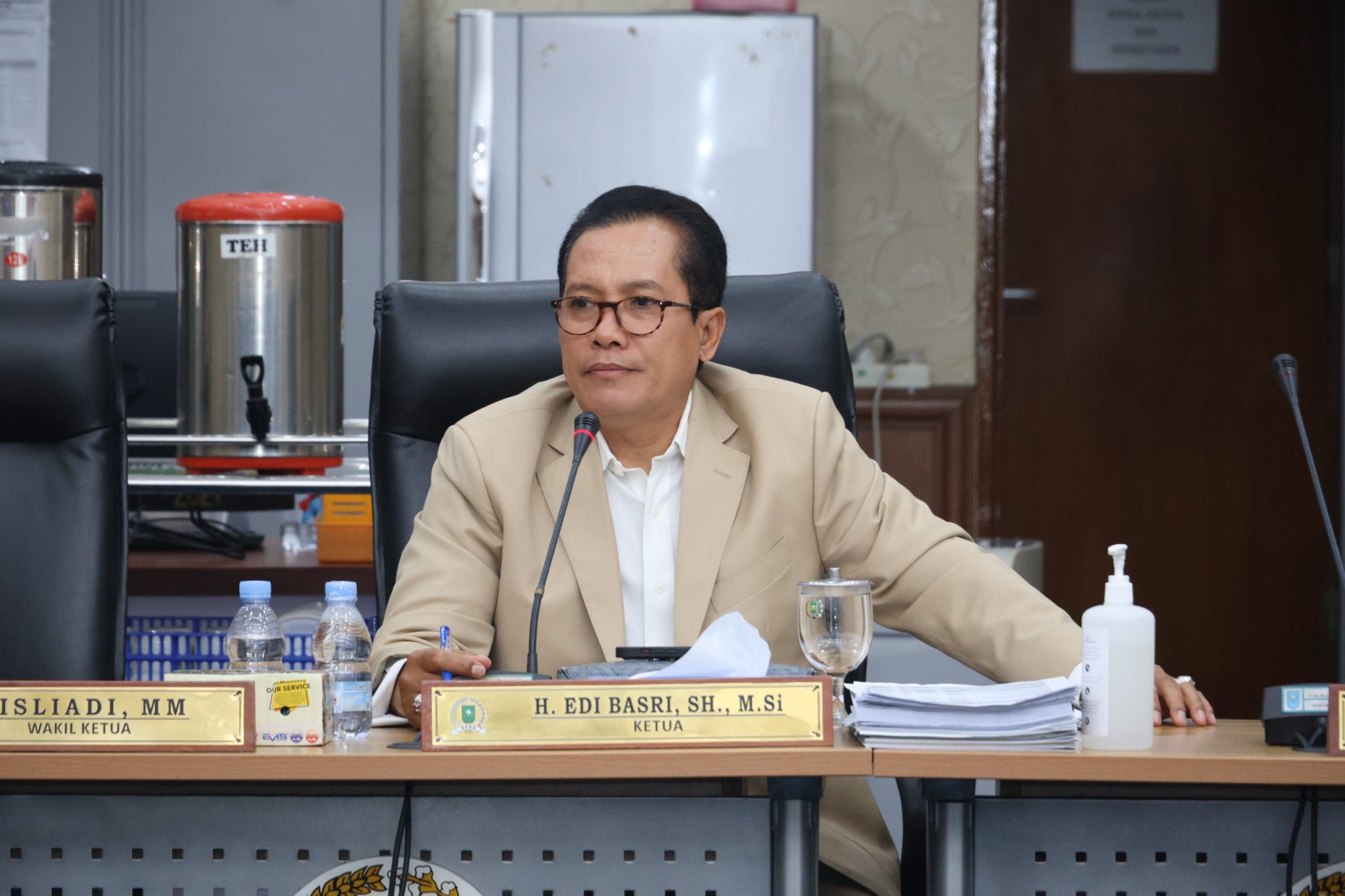 Komisi III DPRD Provinsi Riau menggelar rapat dengan PT Riau Petroleum ...