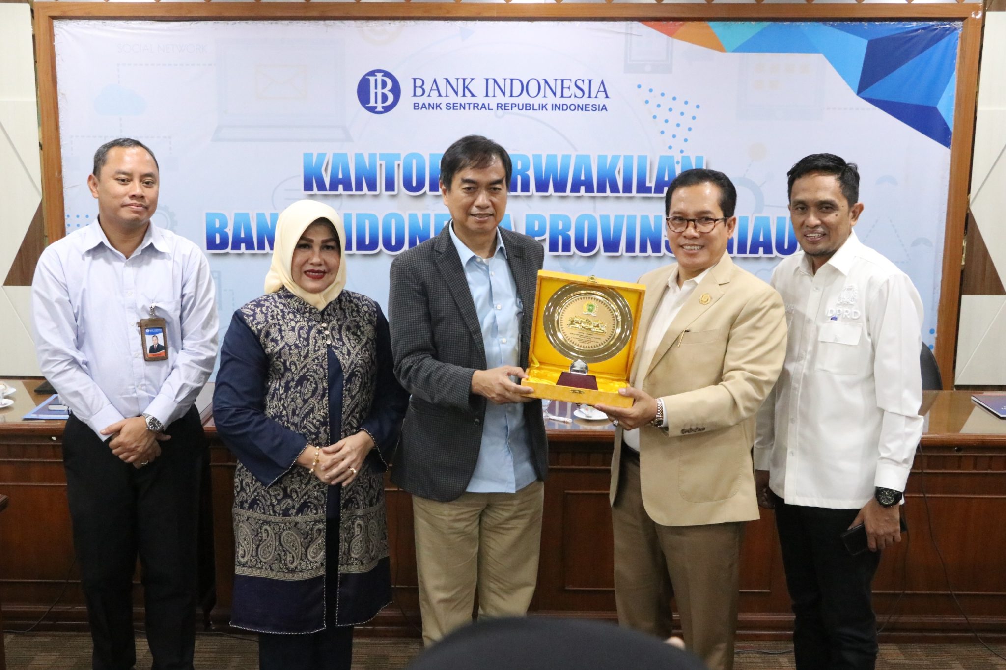 Komisi III DPRD Provinsi Riau melakukan kunjungan kerja ke Kantor ...